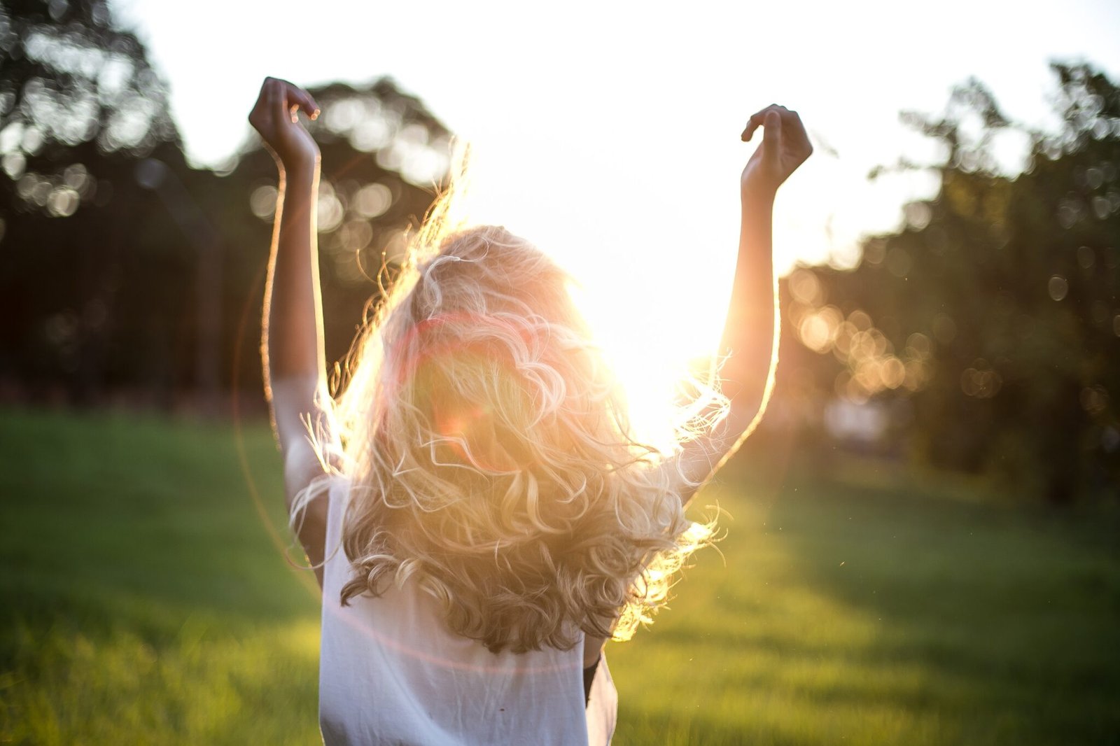 9 Proven Wellness Benefits of Sun Gazing for you - Written By Shweta